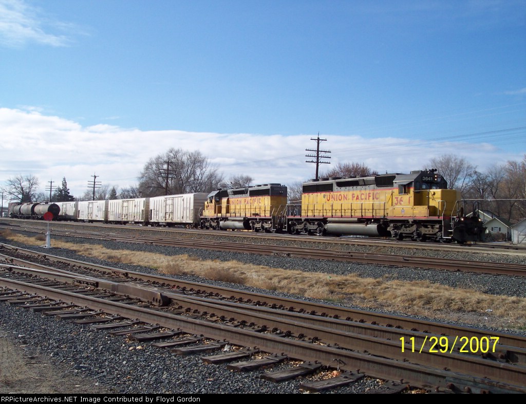 UP 3641 and UP 3383 have just picked up cars from Seneca Food siding.